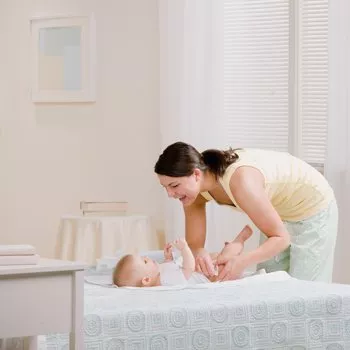 Urinar pouco: porque é que o bebé faz pouco xixi? | O meu bebé